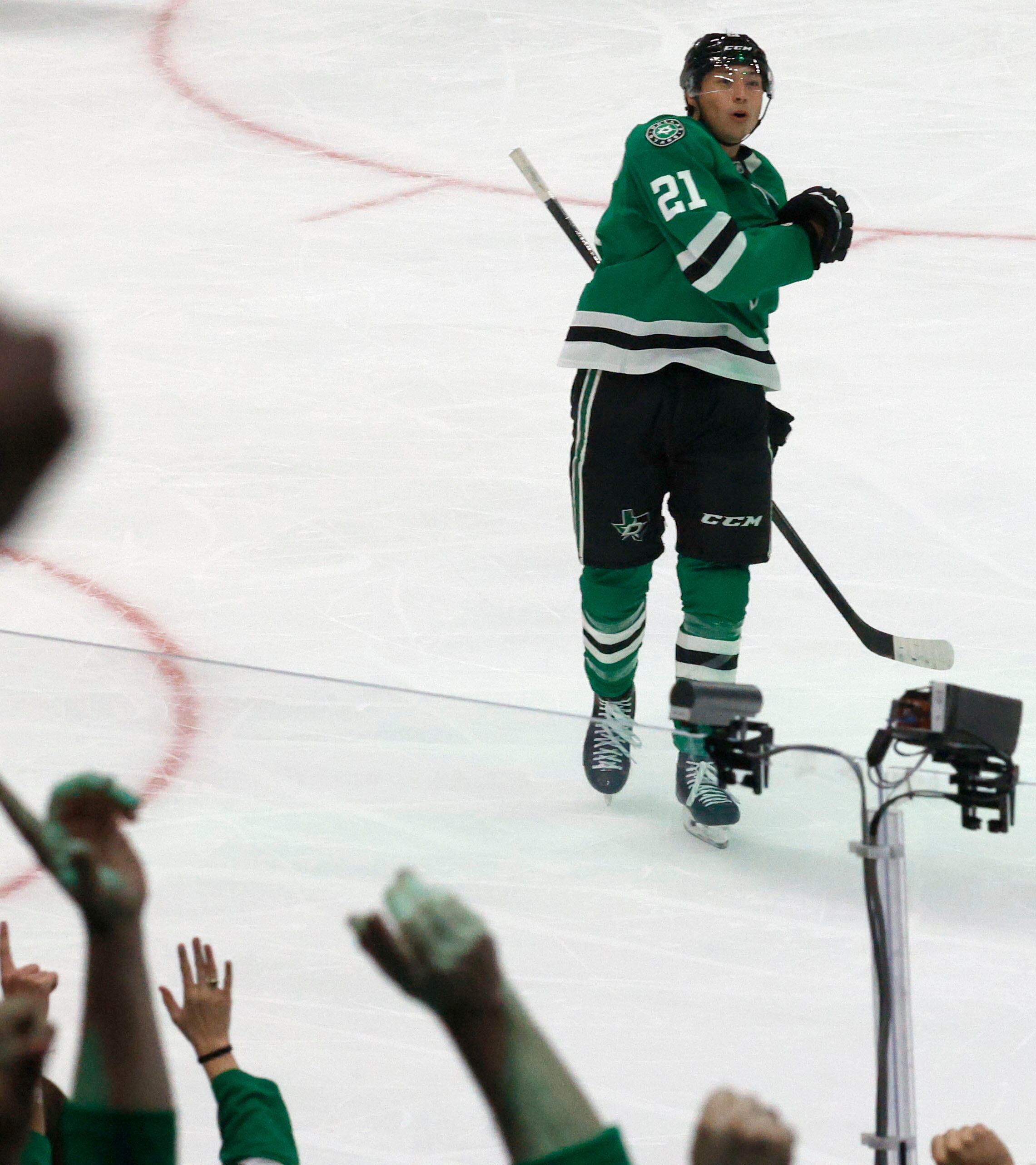 Jason Robertson’s hat trick leads Stars to a win over Flyers, fifth ...