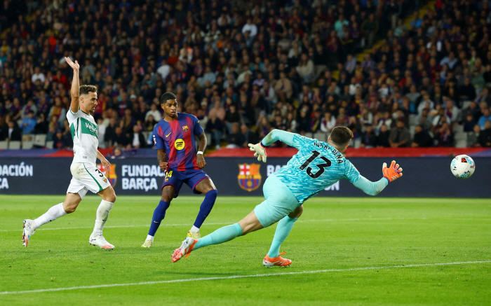 Shocking smile angel Son Heung-min in the empty seat? Bad attitude ...