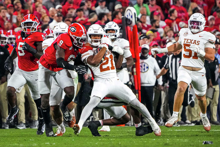 How did the Texas Longhorns grade in rough loss at Georgia?