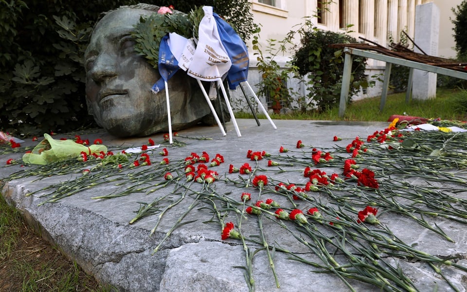 Πολυτεχνείο: Ανοιχτές οι πύλες – Κυκλοφοριακές ρυθμίσεις και αυξημένα ...