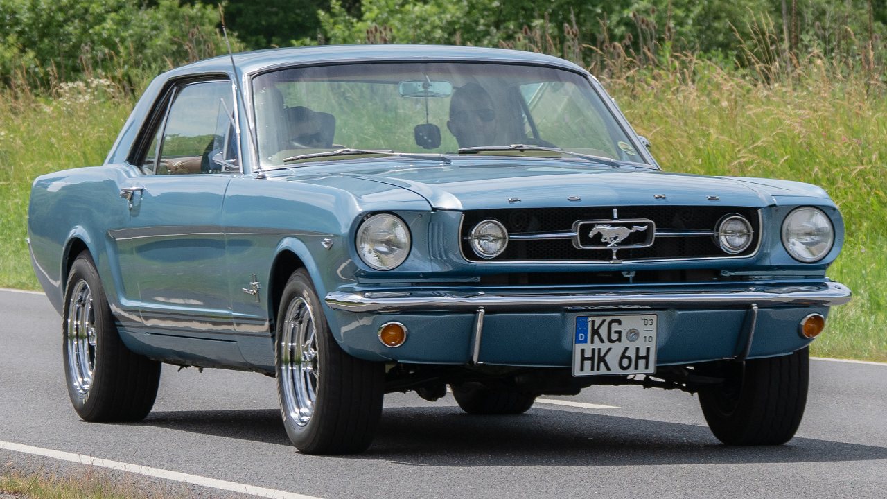 Tips for daily driving a vintage car responsibly