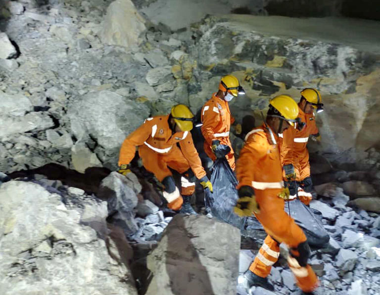 Labourer killed in Sonbhadra stone quarry collapse; around 'dozen ...