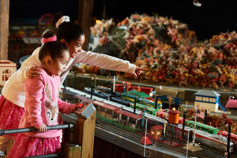 Model trains chug into Delaware sites for the holiday season. Here's ...