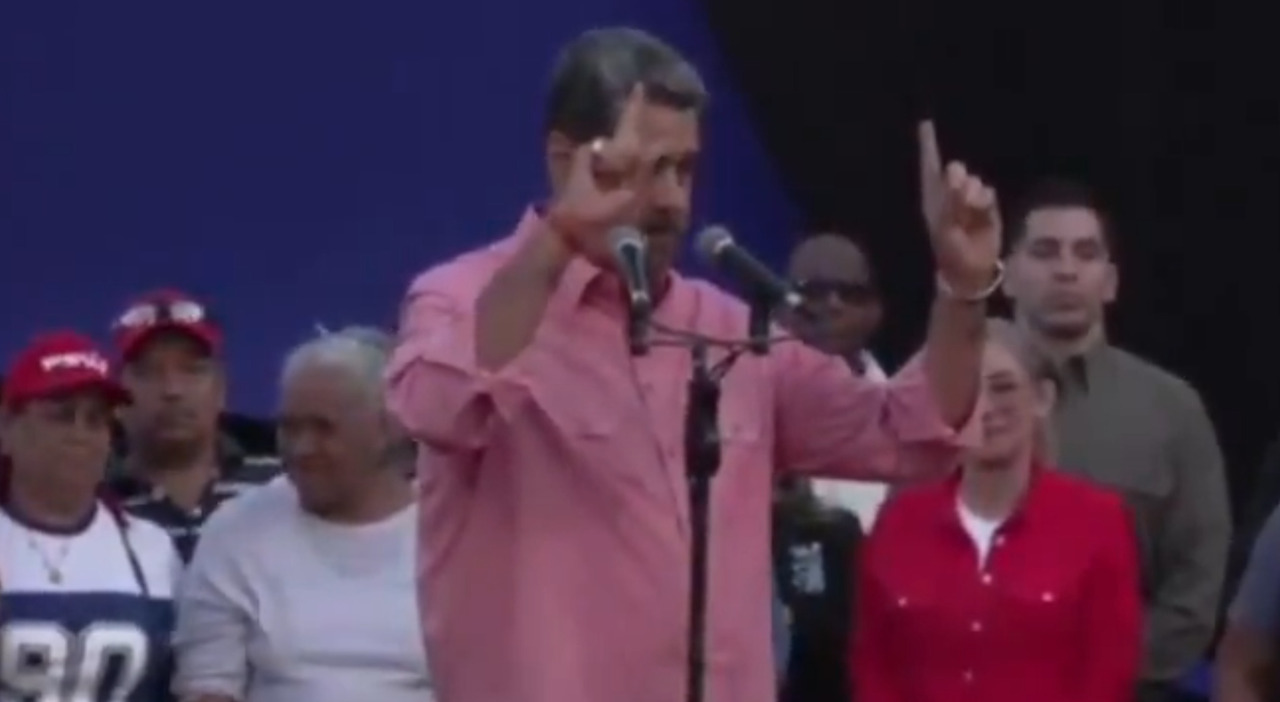 Maduro canta “Imagine” di John Lennon a Caracas lanciando un appello ...