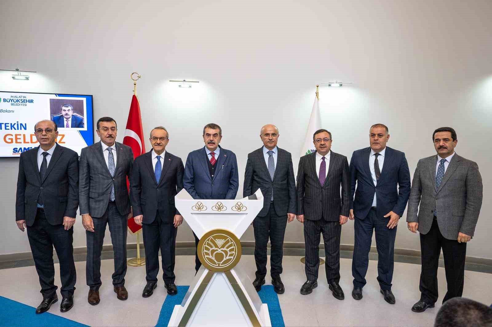 Millî Eğitim Bakanı Tekin, Malatya Büyükşehir Belediye Başkanı Er’i ...