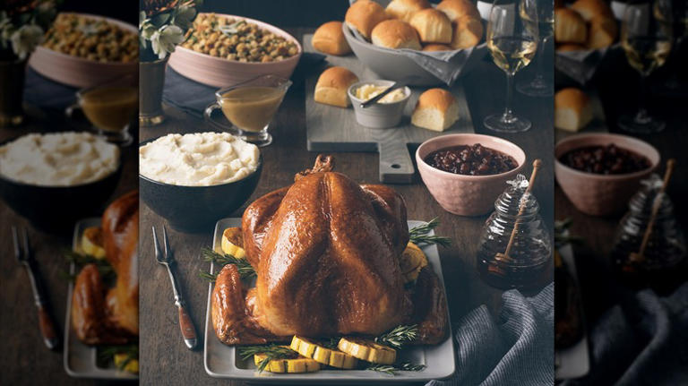 The Best Grocery Store Thanksgiving Meal Deals To Grab In 2025