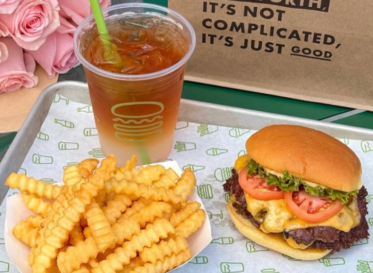 5 Restaurant Chains With the Best Burgers and Fries, According to Chefs