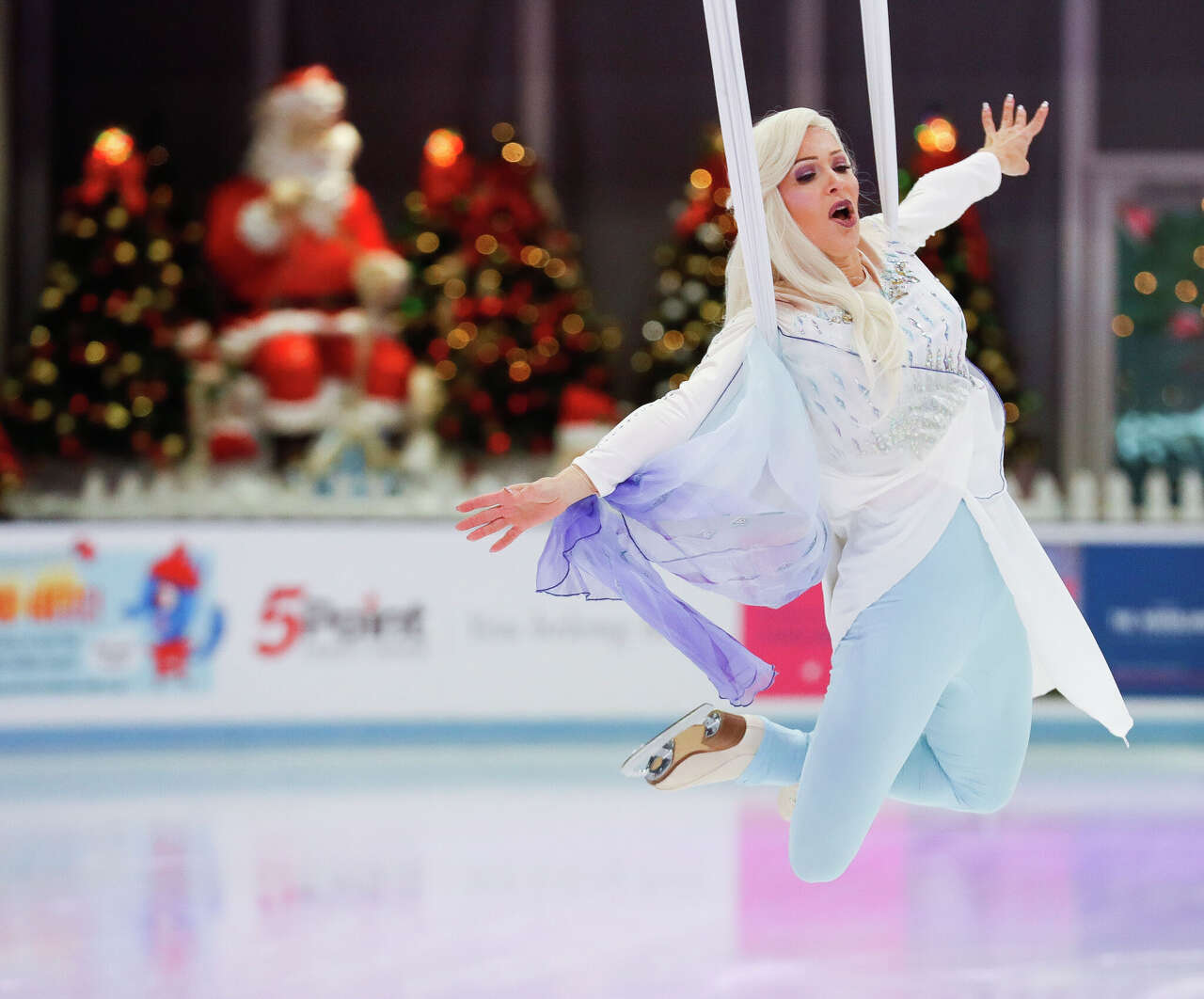 Seasonal ice rinks are a Houston holiday tradition. Here's when they open.