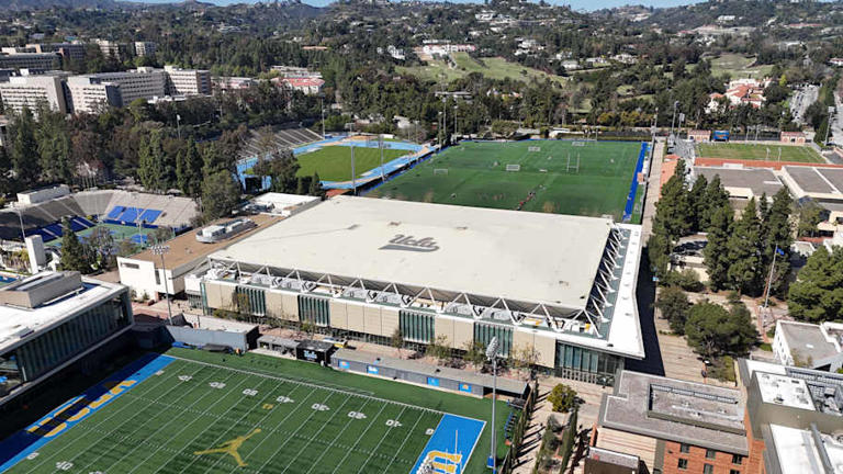 Three-Star 2026 Offensive Lineman Details his UCLA Visit