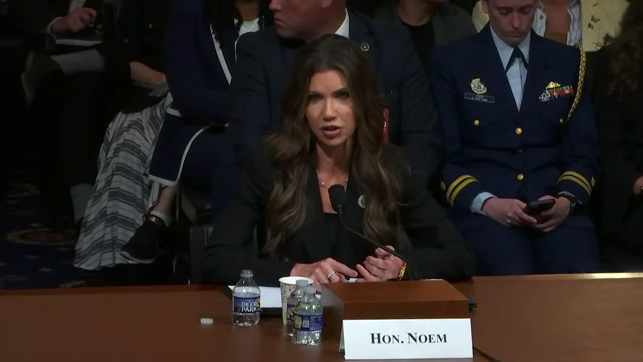 'You Fly Around The Country Playing Dress-Up': Kristi Noem Gets Put In ...