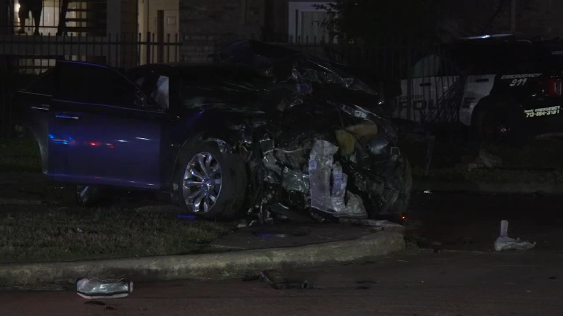 3 people hurt after police vehicle crashes into apartment building in ...