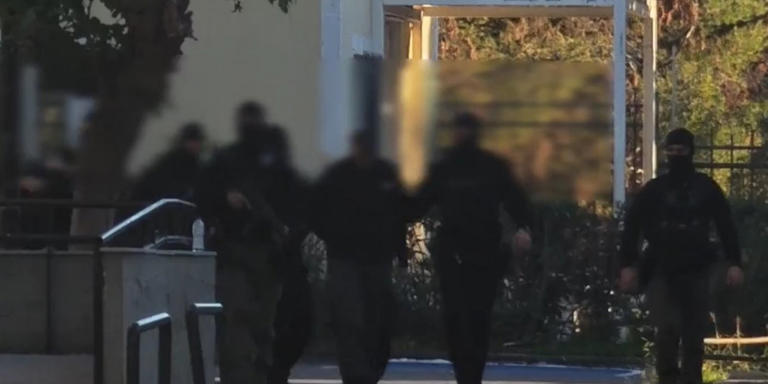 Με δρακόντεια μέτρα στα δικαστήρια οι κατηγορούμενοι για τον Γιάννη ...