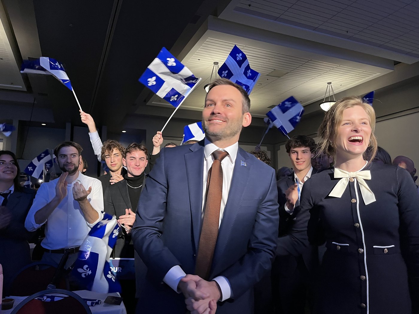 PQ leader rallies troops as Quebec Liberals warn against Quebec currency policy