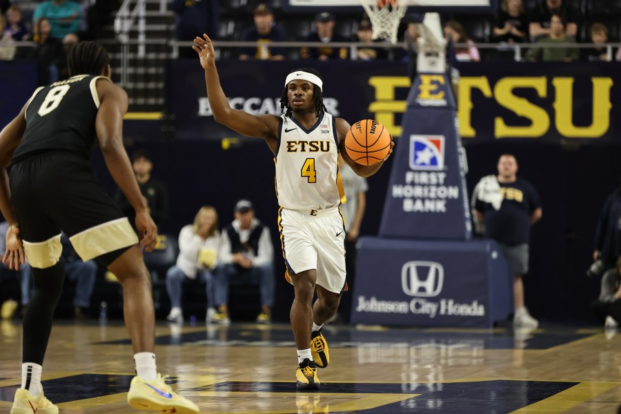ETSU basketball breaks second-half deficit to defeat North Alabama