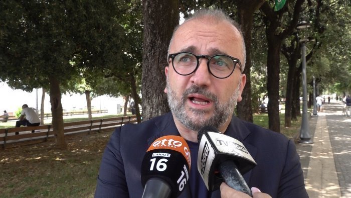 Iannone replica a Renzi: "Pulpito meno credibile per fare la morale a ...