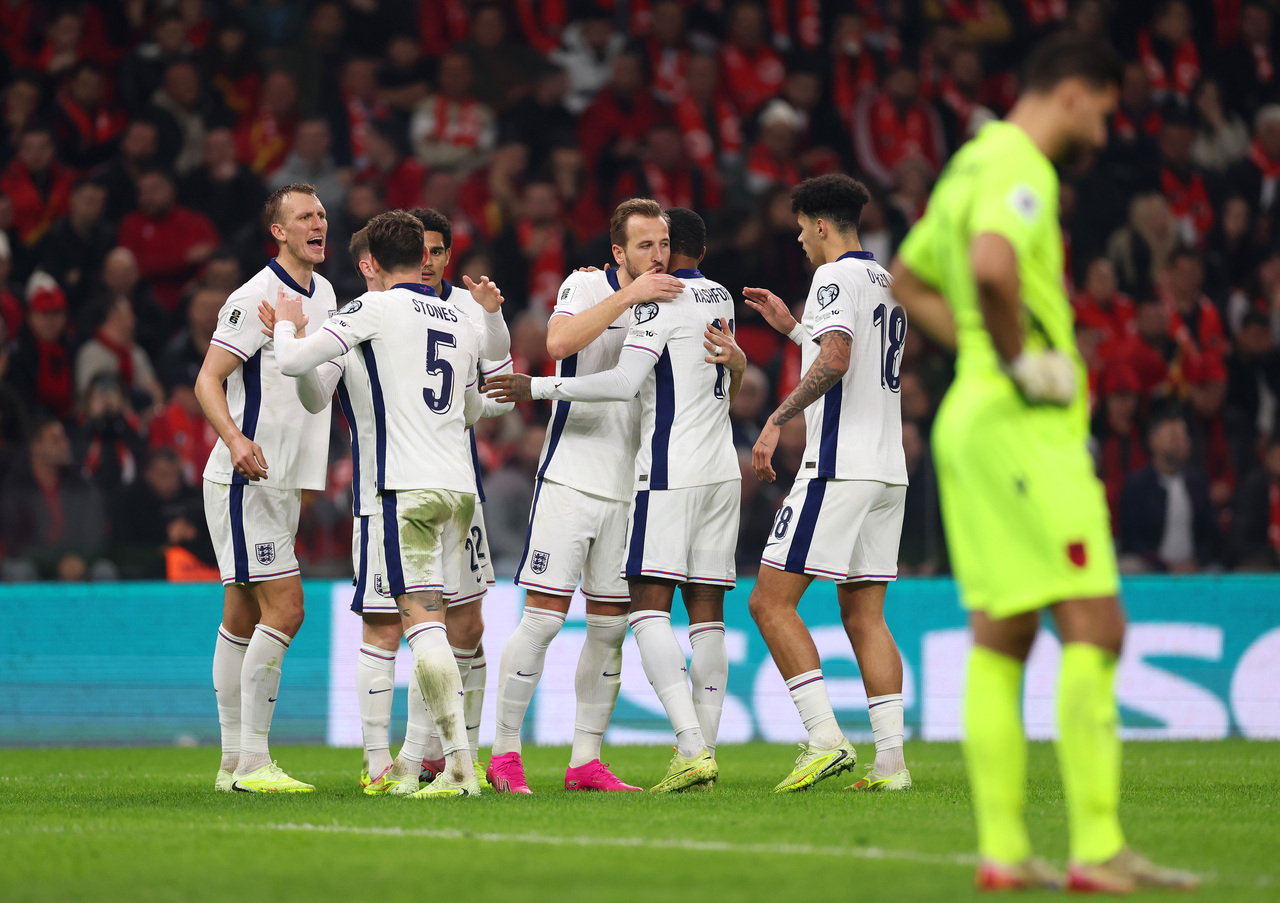 Inglaterra despacha Albânia e fecha Eliminatórias com 100% de ...