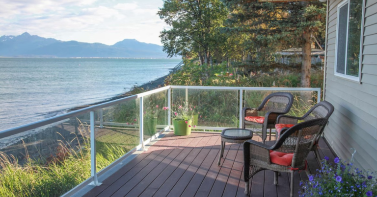 10 Trending Rentals in Alaska That People Book on Repeat (And We See Why)