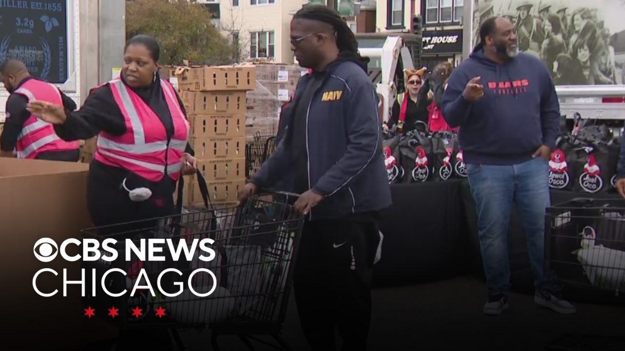 Salvation Army gives Thanksgiving dinner to 600 Chicago military families