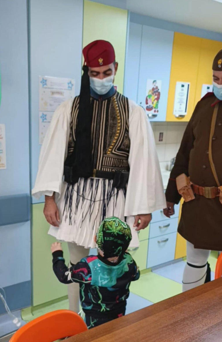 Σύλλογος Ευζώνων Προεδρικής Φρουράς: Οι υπερήρωες, ο μικρός Γαβριήλ και ...