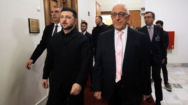 Κακλαμάνης σε Ζελένσκι: "Η Ελλάδα στο πλευρό της Ουκρανίας - Έχουμε ...