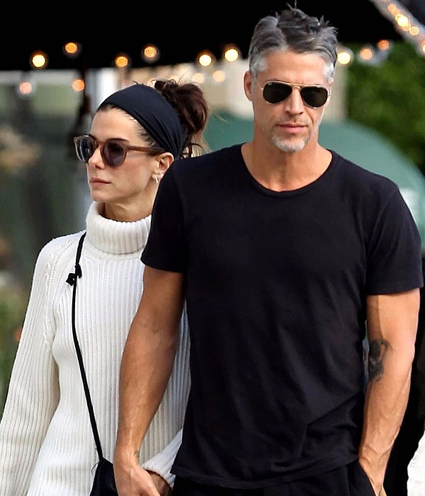 Cuộc sống kín tiếng của Sandra Bullock sau khi bạn trai qua đời