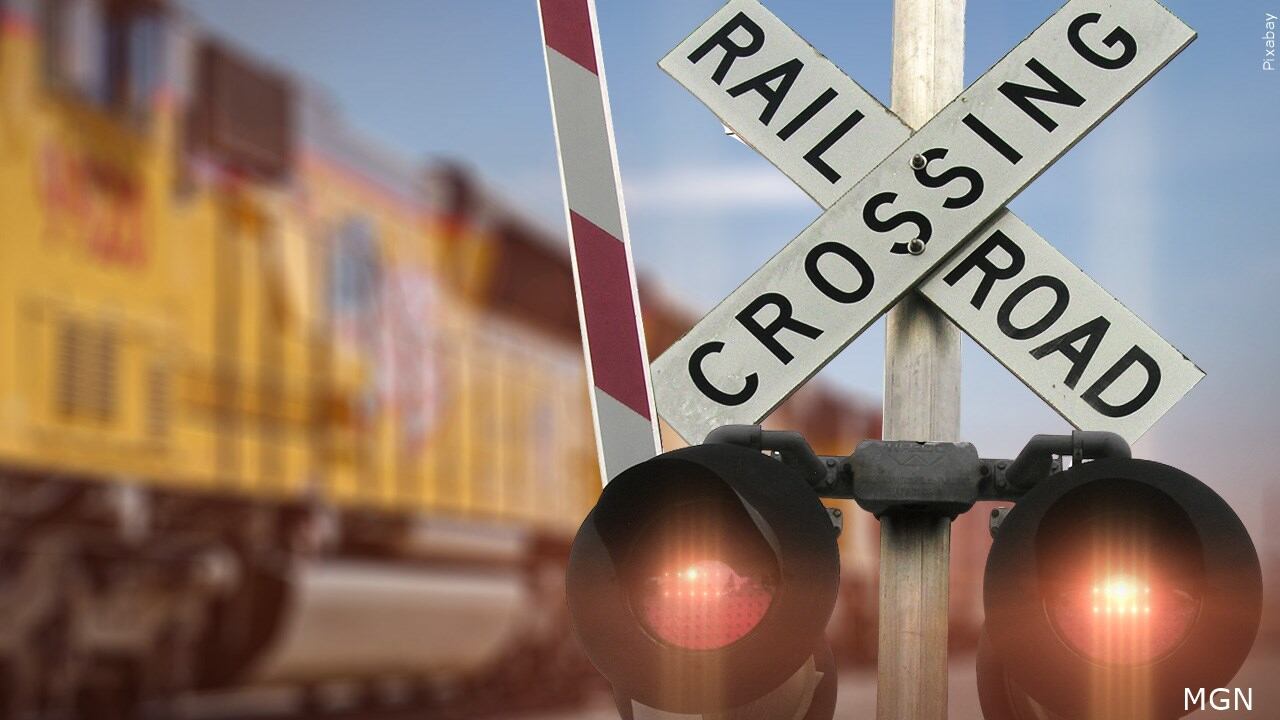 Driver dead after 2 trains hit car in Casa Grande
