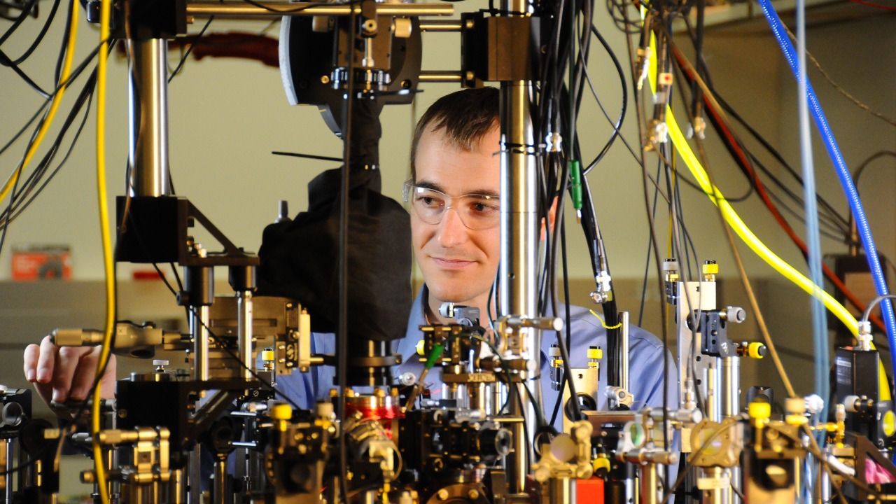 Running a quantum clock costs more energy than using it