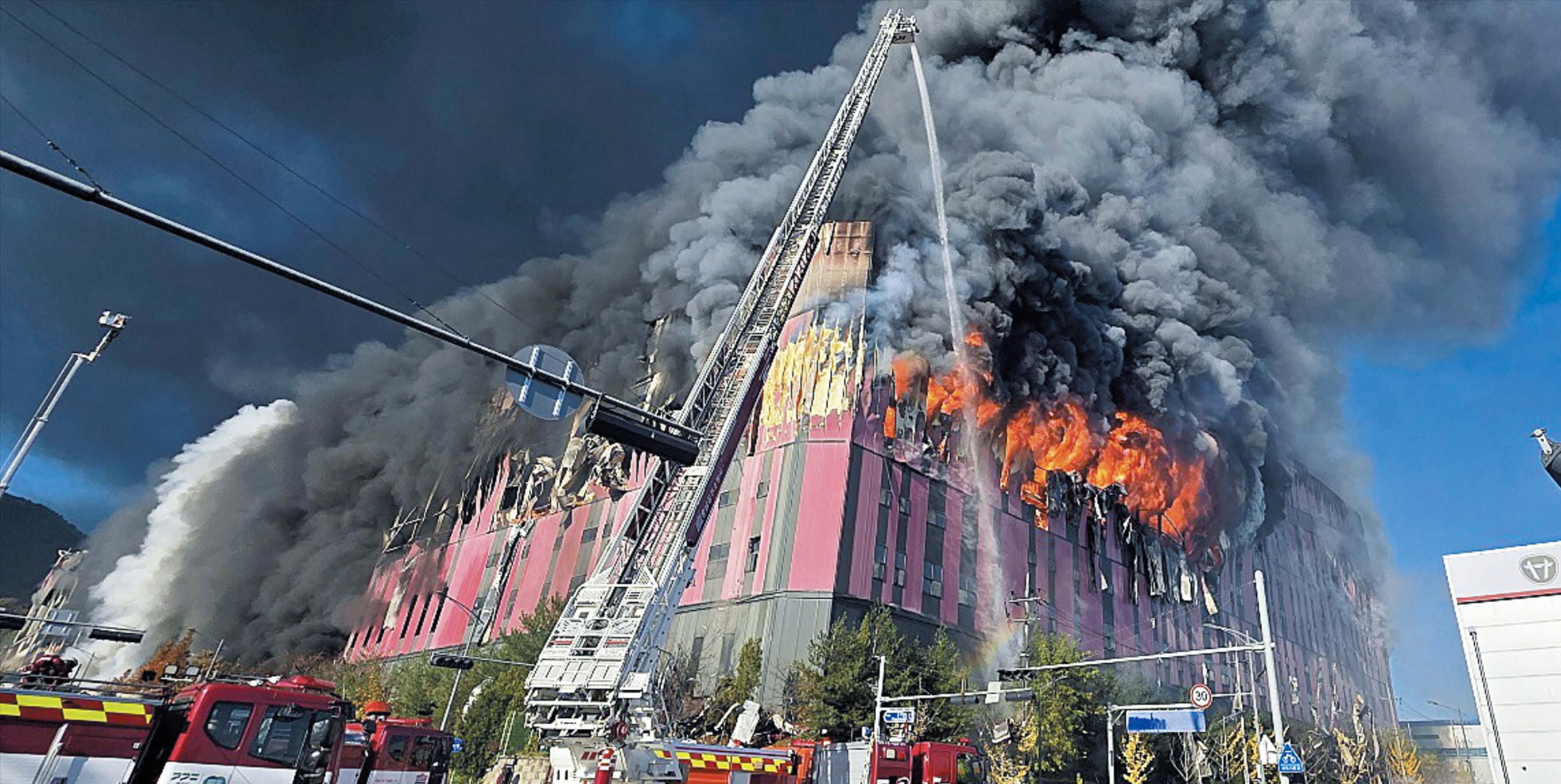 Massive Fire Hits E-Land's Cheonan Logistics Center