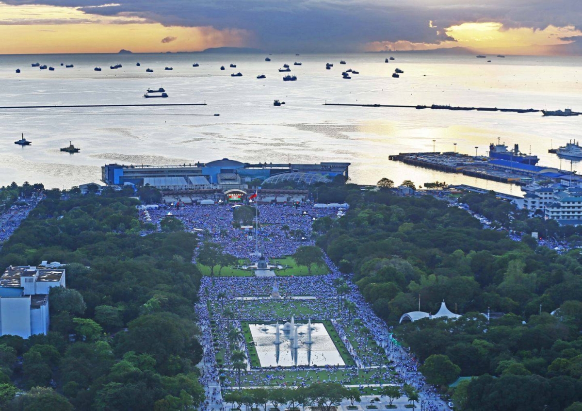 Iglesia ni Cristo members rally in Manila for flood project accountability