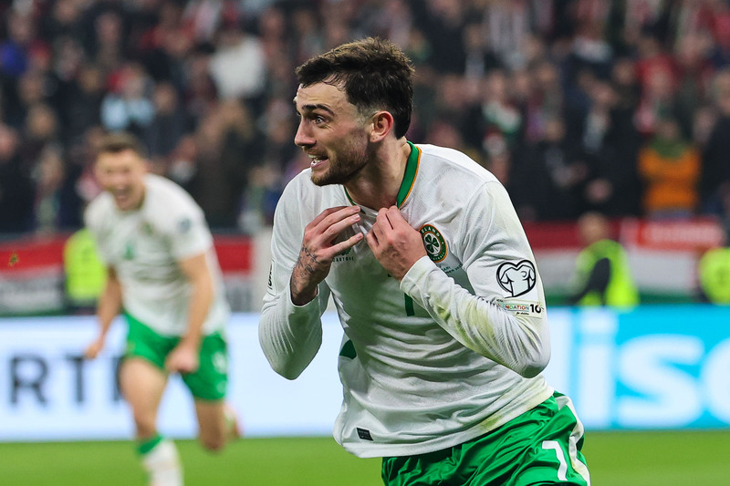 Parrott's magnificent hat-trick sends Ireland to play-offs in amazing ...