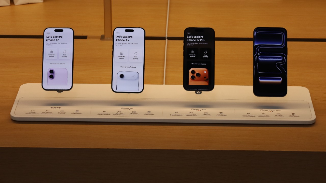 iPhone 17 base model faces longer delays than the Pros