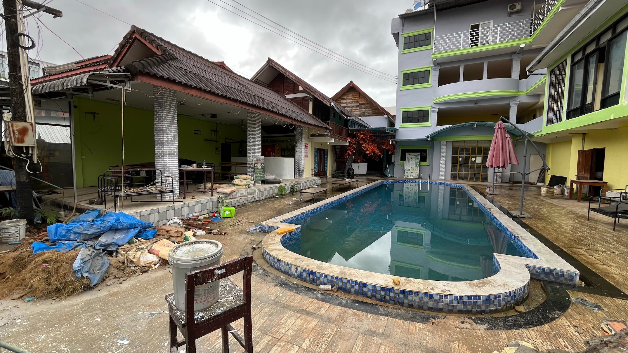 Vang Vieng backpacker hostel implicated in Laos methanol tragedy set to ...