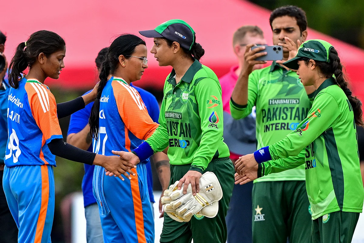 Look: India and Pakistan blind cricket female players shake hands ...