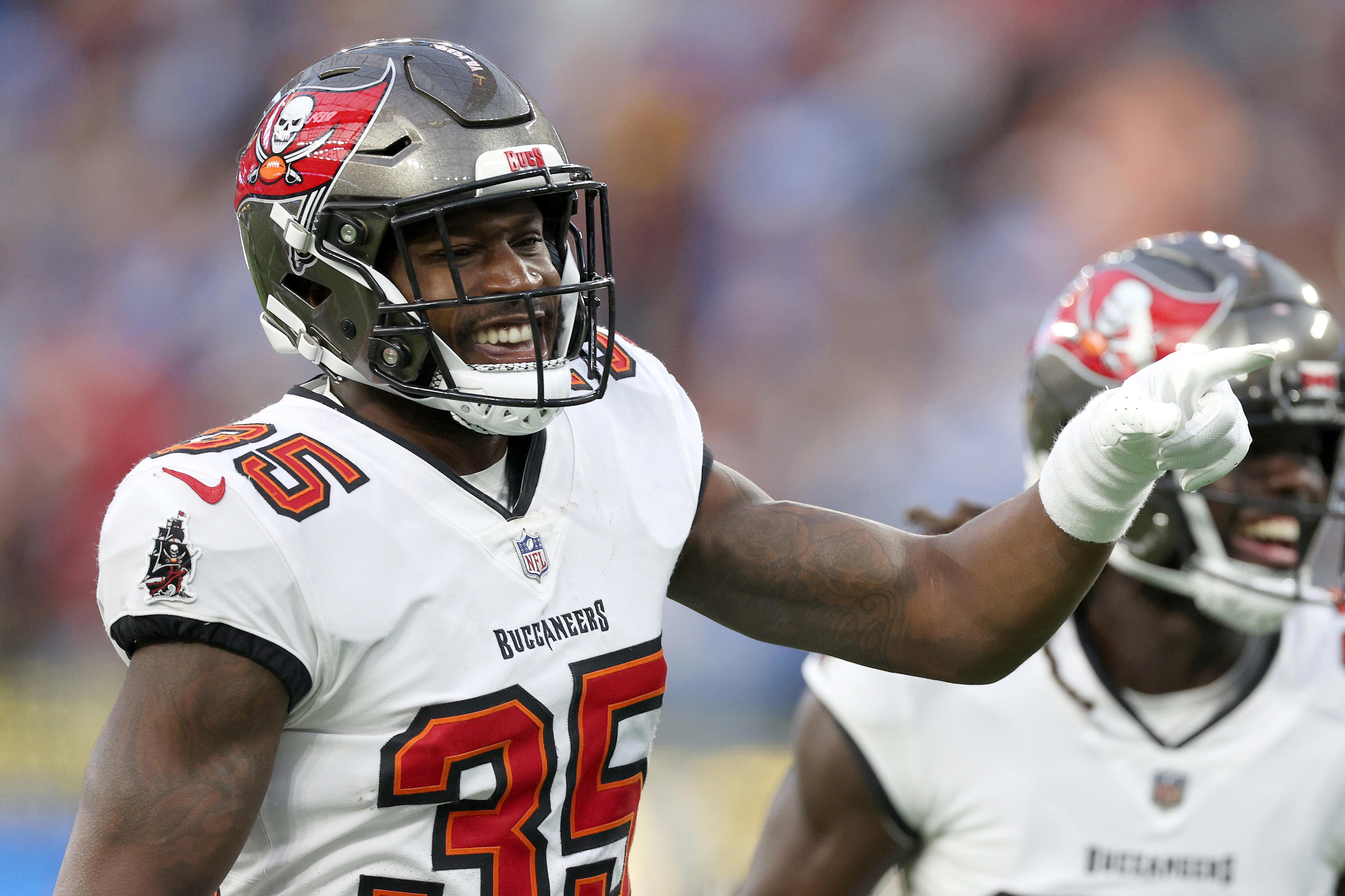 Bills vs. Buccaneers injury updates: Jamel Dean, Mecole Hardman injured ...