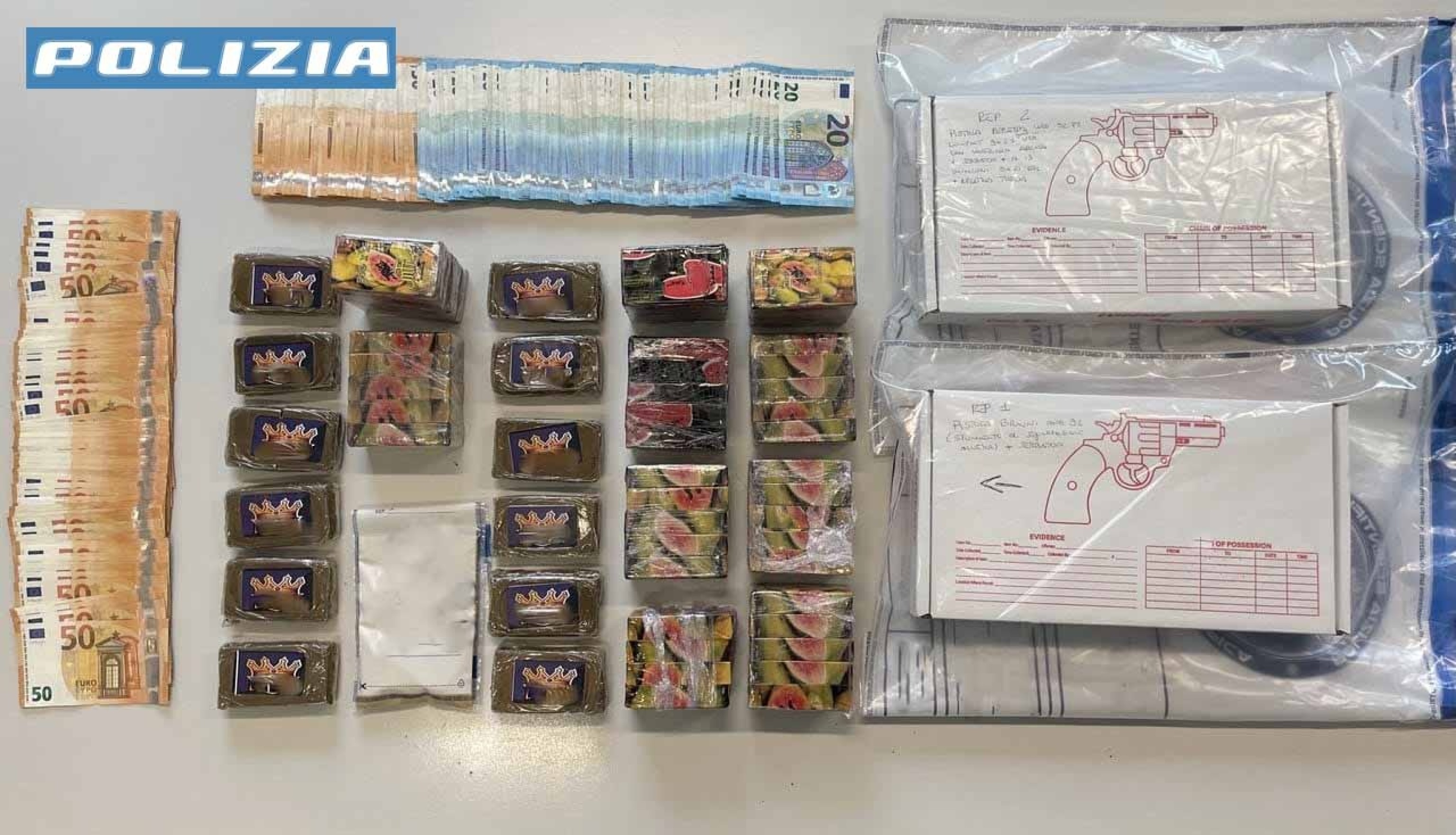 A Milano la polizia sequestra 6 chili di hashish, due arresti