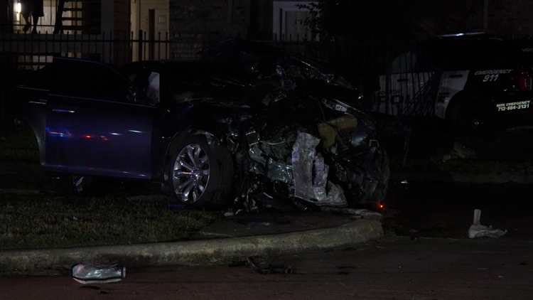 Police car involved in crash while responding to call, HPD says