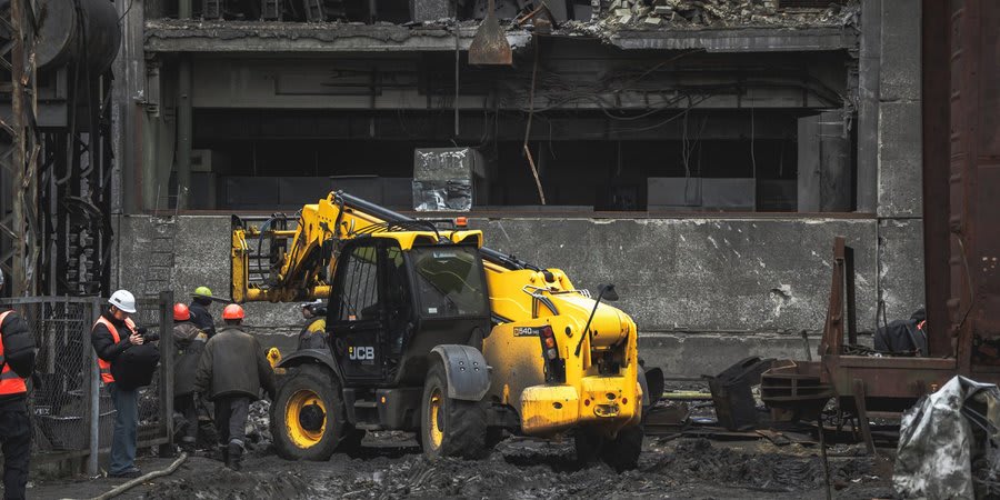 Ukraine’s frontline power workers fight to keep a battered DTEK plant ...
