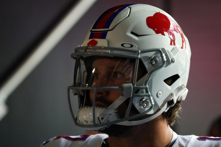 What uniforms are the Bills wearing today vs. Buccaneers?