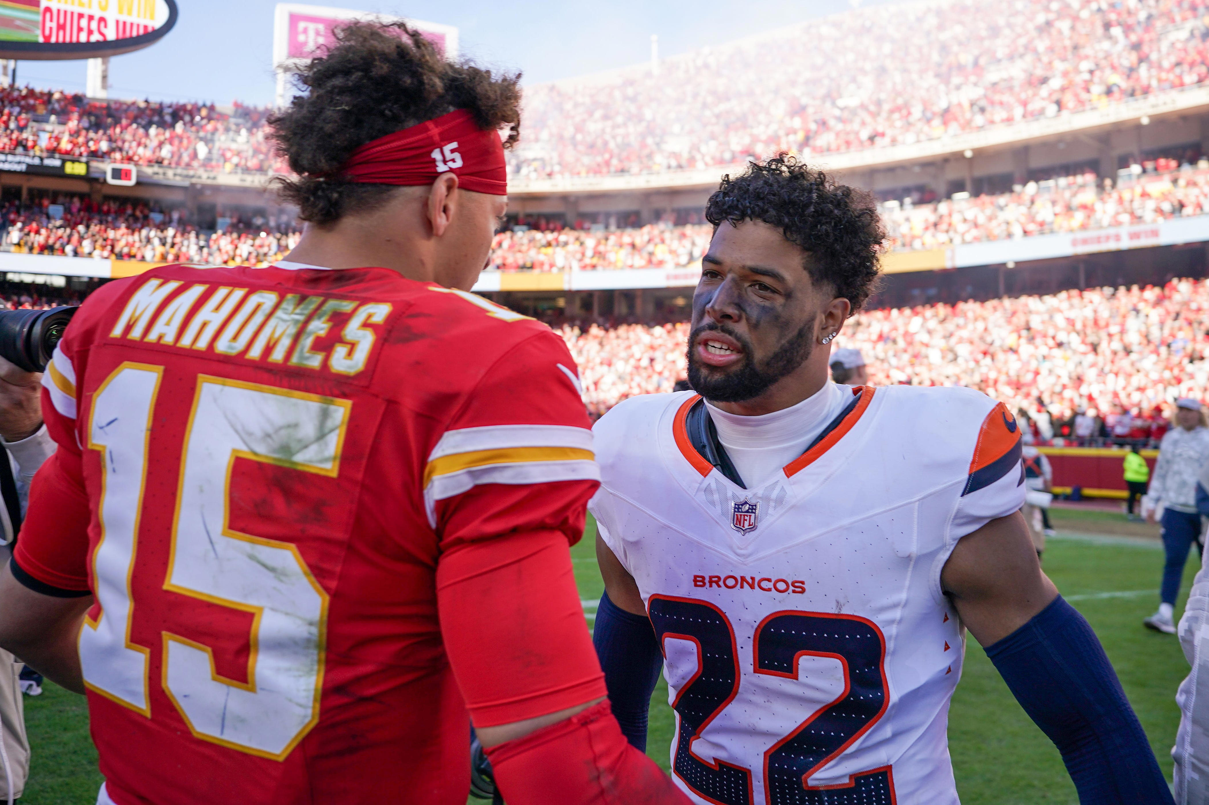 Kansas City Chiefs QB Patrick Mahomes faces off with the Denver Broncos ...
