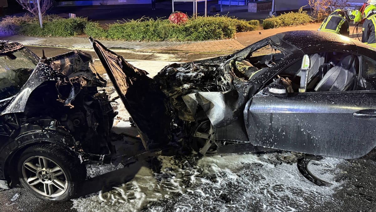 20-Jähriger rast Polizei davon: Trümmerfeld und Flammen