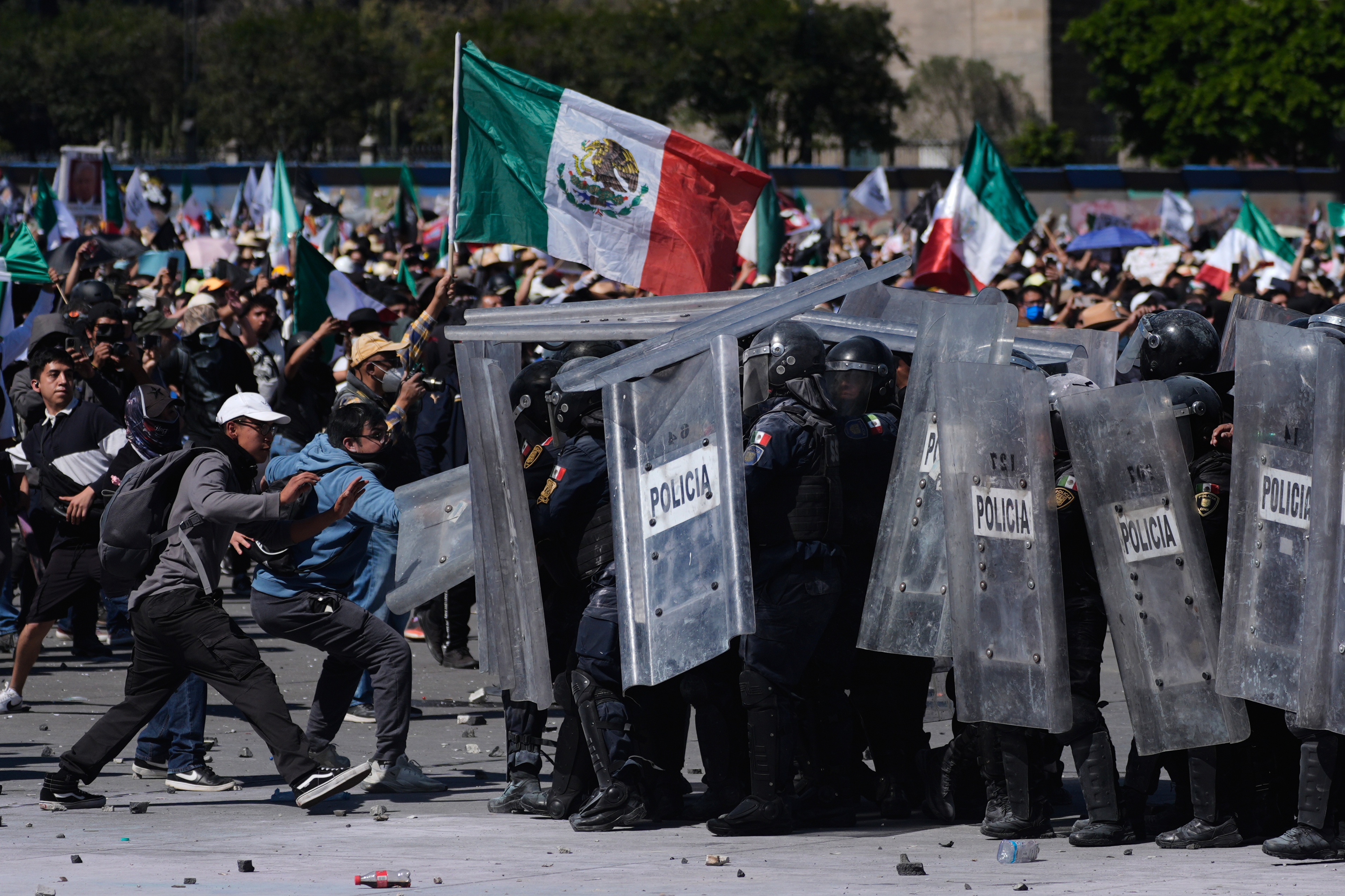 Thousands protest crime and corruption in Mexico City as ‘Gen Z ...