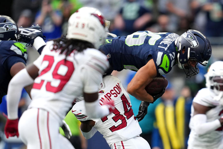 Zach Charbonnet start or sit: Week 11 fantasy football advice