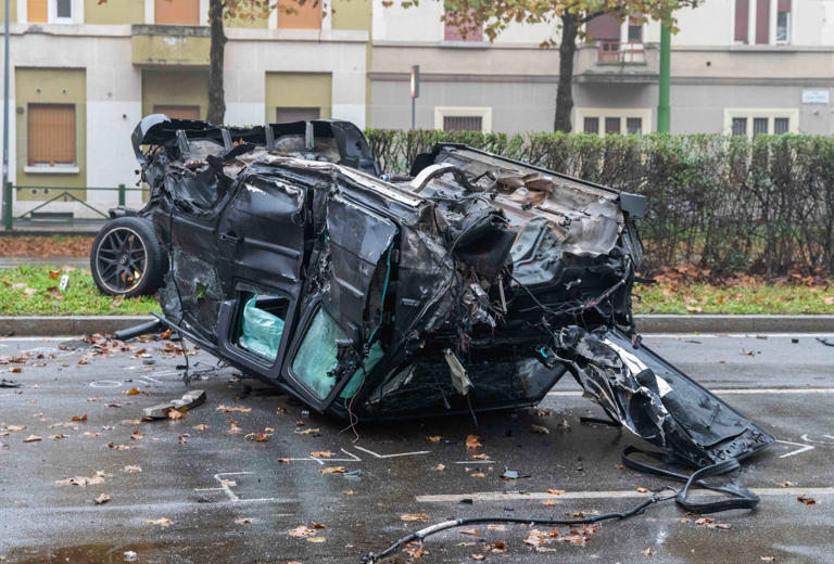 Scontro violentissimo Milano, 21enne in fin di vita,3 feriti