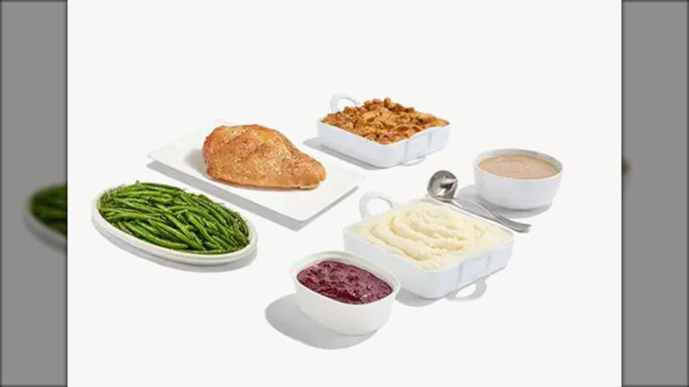 The Best Grocery Store Thanksgiving Meal Deals To Grab In 2025