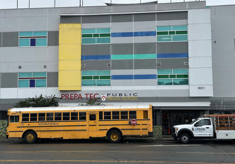¡Salven a la Prepa Tec! claman padres de familia