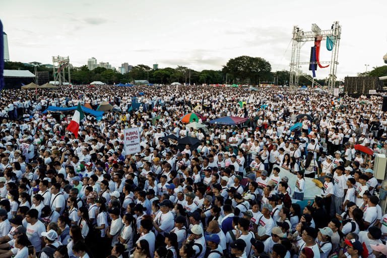 Hundreds of thousands rally in Manila against flood-control corruption ...