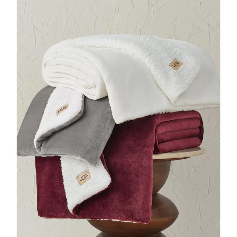 Macy’s Is Selling the 'Softest' Reversible Ugg Throw Blanket During Its ...