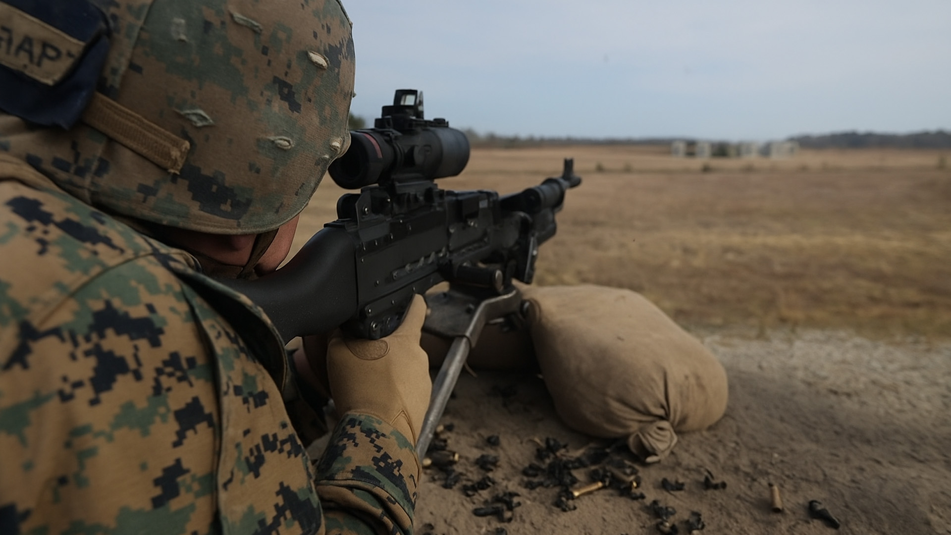 Exercice de tir réel combiné pour les stagiaires Marines