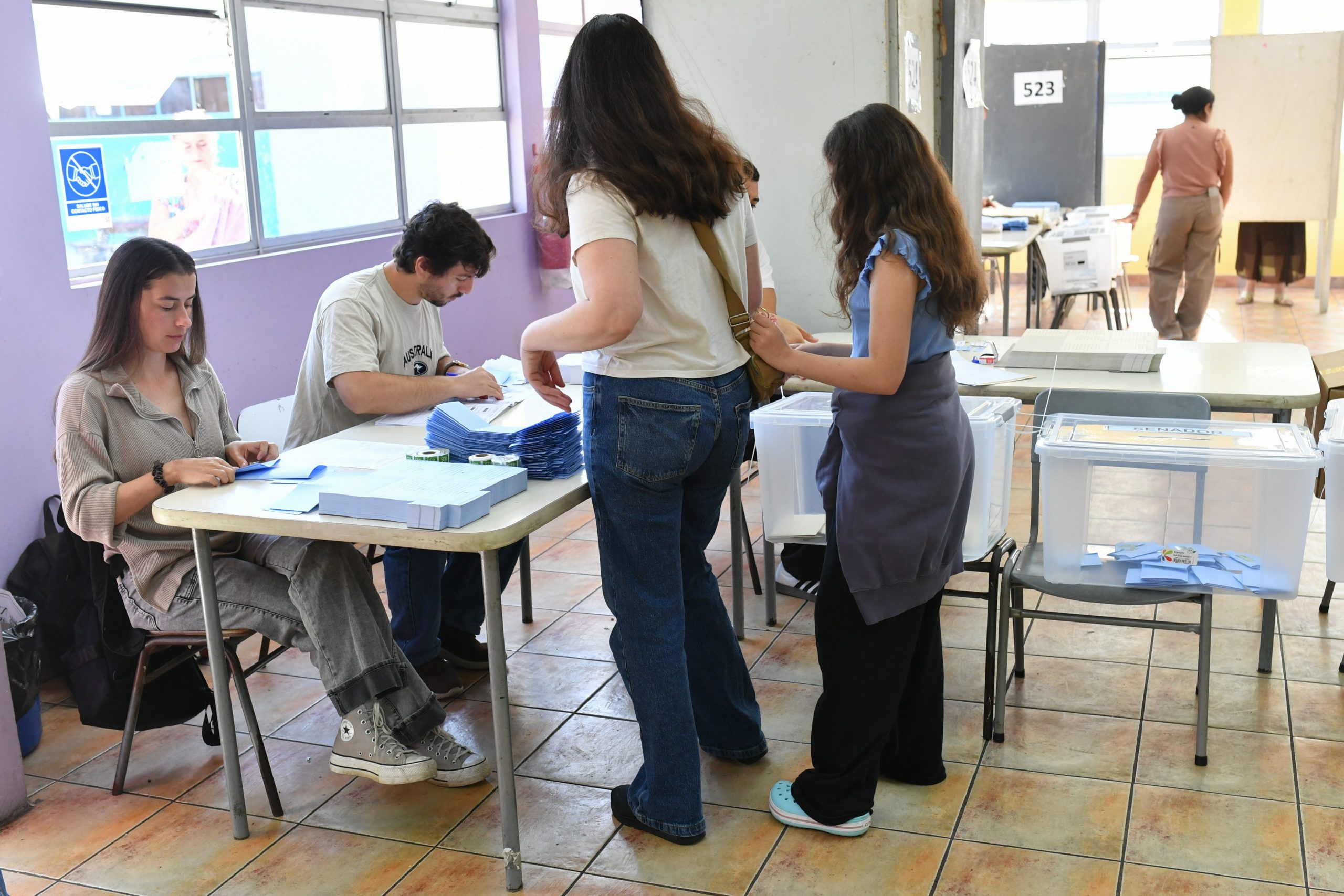 Elecciones 2025: Servel informa que el 99,50% de las mesas están ...