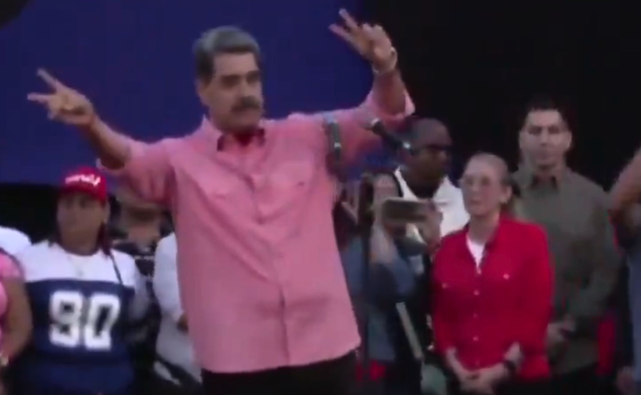 Venezuela, Maduro canta «Imagine» di John Lennon durante un comizio ...